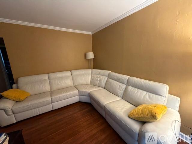 2 BR, 1 BA Apartment 77 32 Vleigh Pl, Unit A, Queens County, NY 11367