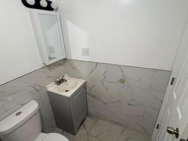 2 BR, 1 BA Apartment 78 Glenwood Ave, Yonkers, NY 10701