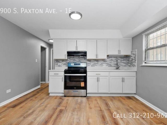 2 BR, 1 BA Apartment 7900 S. Paxton Ave Chicago, IL 60617