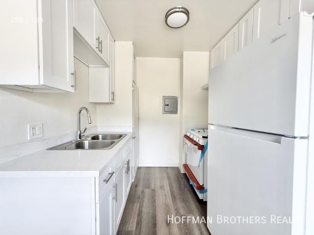 2 BR, 1 BA Apartment 7919 S Hoover St, Los Angeles, CA 90044