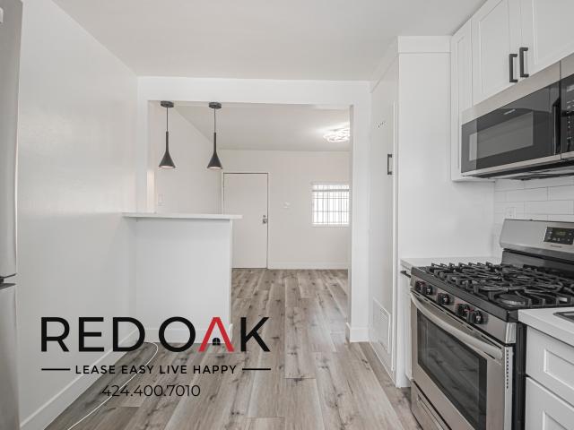 2 BR, 1 BA Apartment 7924 South Main Street, Los Angeles, CA 90003