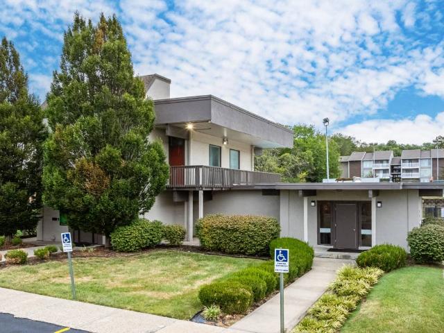 2 BR, 1 BA Apartment 7929 Sycamore Ave Unit 402, Kansas City, MO 64138