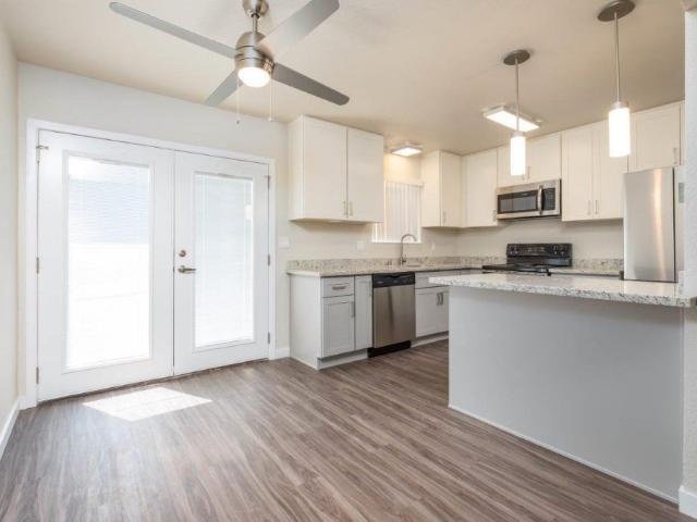 2 BR, 1 BA Apartment 794 Button Avenue Unit 11, Manteca, CA 95336