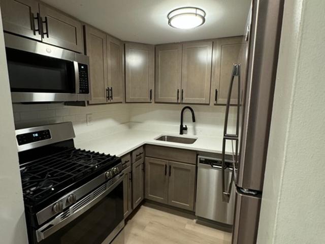 2 BR, 1 BA Apartment 703 E 12 Th St, Unit D, Mishawaka, IN 46544