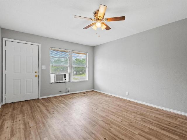 2 BR, 1 BA Apartment 701 West Hull Street, Denison, TX 75020