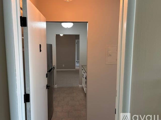 2 BR, 1 BA Apartment 7050 Villa Dr, Unit 5, Waterford Township, MI 48327