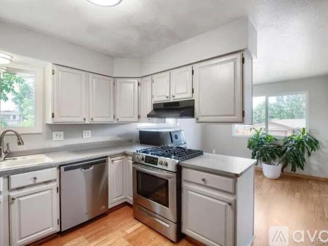 2 BR, 1 BA Apartment 7056 West Rowland Avenue Unit A, Littleton, CO 80128