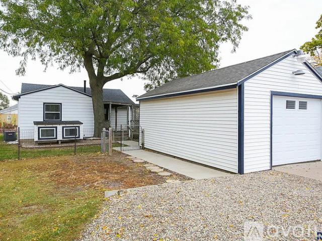 2 BR, 1 BA Apartment 705 N Highland Ave, Sioux Falls, SD 57103