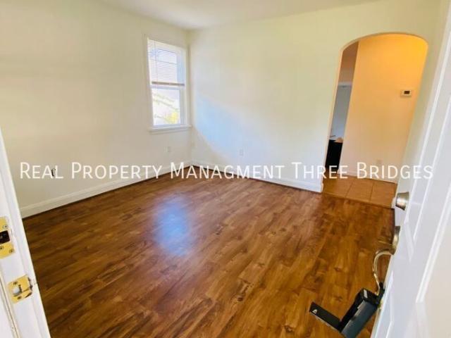 2 BR, 1 BA Apartment 7061 Pernod Ave St. Louis, MO 63139