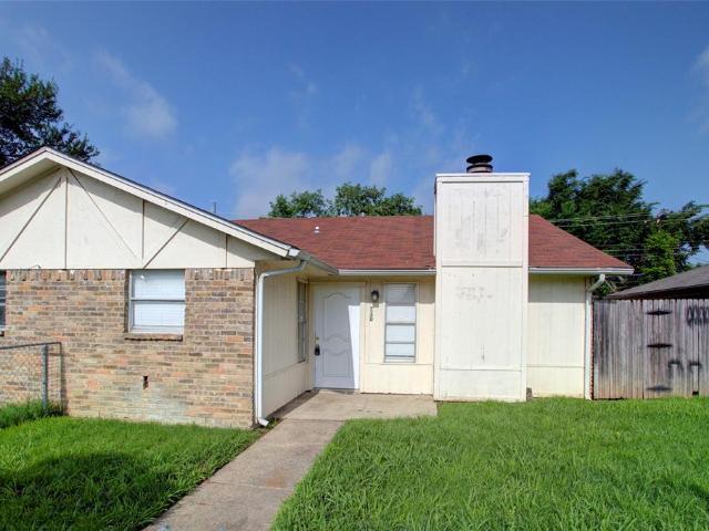 2 BR, 1 BA Apartment 708 North Cooper St, Arlington, TX 76011