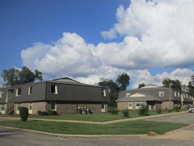 2 BR, 1 BA Apartment 709 Dr. MLK Jr. Drive, Evergreen, AL 36401