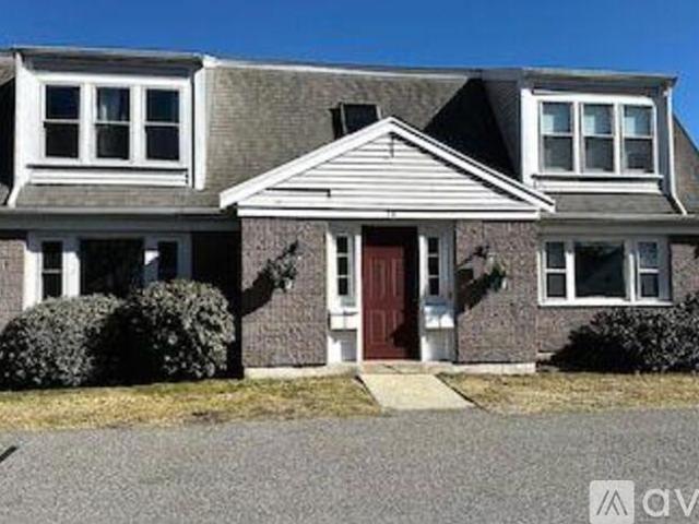 2 BR, 1 BA Apartment 70 North Street, Unit E, Barnstable, MA 02601