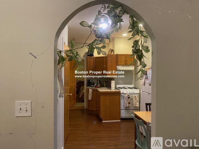 2 BR, 1 BA Apartment 70 Joy St, Unit 2, Boston, MA 02114