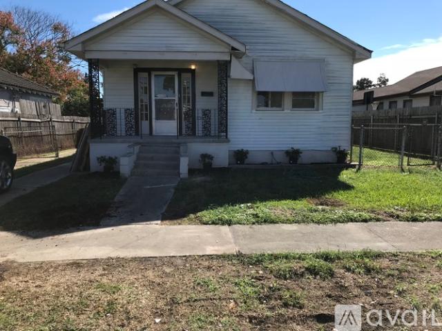 2 BR, 1 BA Apartment 713 West Dr, Westwego, LA 70094