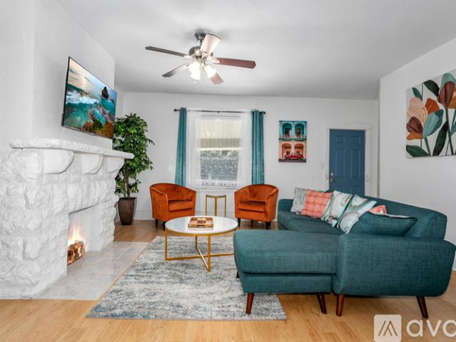 2 BR, 1 BA Apartment 710 E 34th St, Unit 2, KCMO, MO 64109