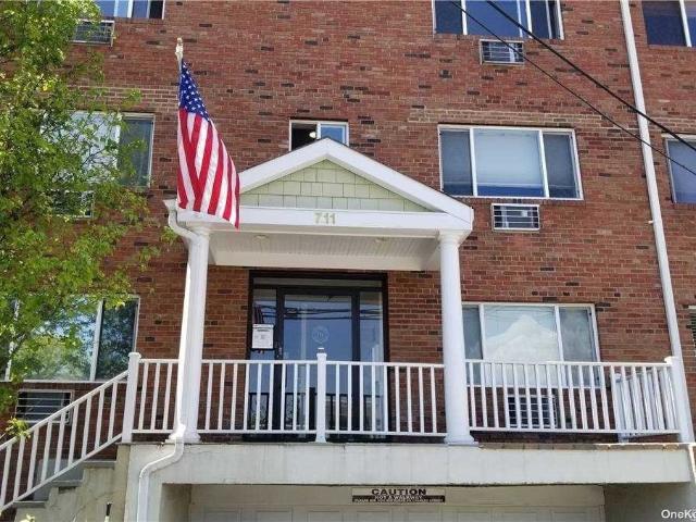 2 BR, 1 BA Apartment 711 Willis Ave, Williston Park, NY 11596