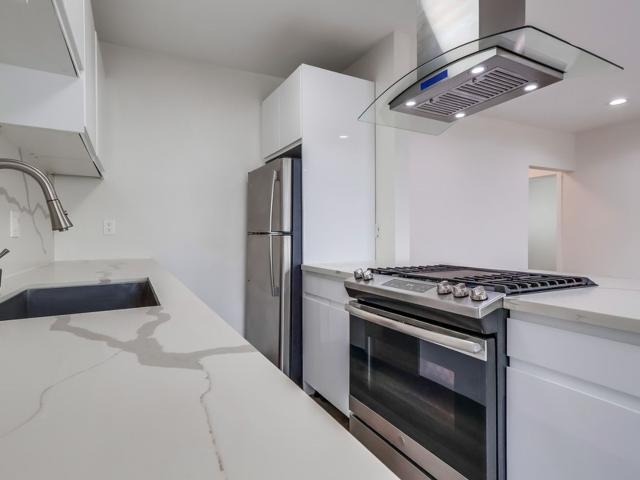 2 BR, 1 BA Apartment 715 Marlborough Ave, Inglewood, CA 90302