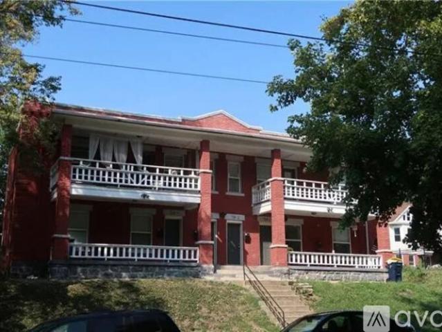 2 BR, 1 BA Apartment 716 Gladstone Avenue, Unit #1, Kansas City, MO 64124