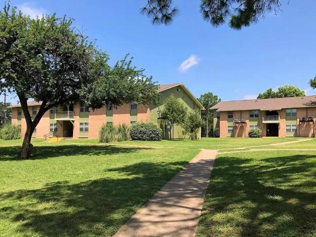 2 BR, 1 BA Apartment 7203 South Great Trinity Forest Way, Dallas, TX 75217