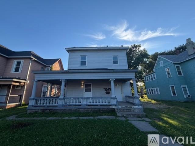 2 BR, 1 BA Apartment 725 S 7th St, Unit 4, Terre Haute, IN 47807