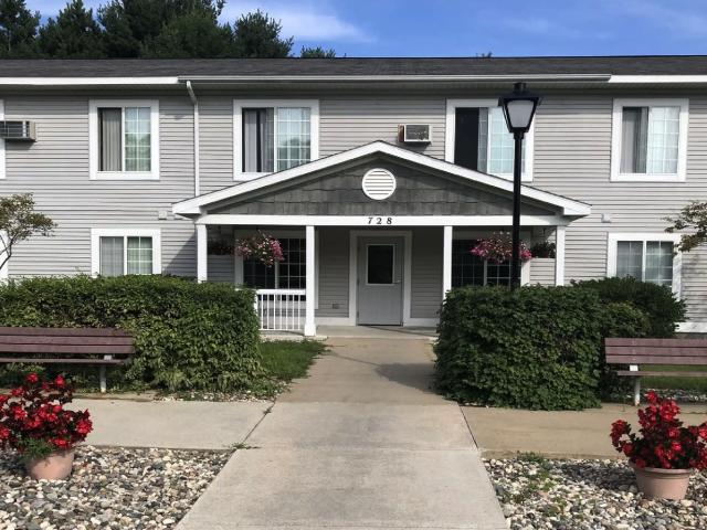 2 BR, 1 BA Apartment 728 W Spruce Street, Harrison, MI 48625