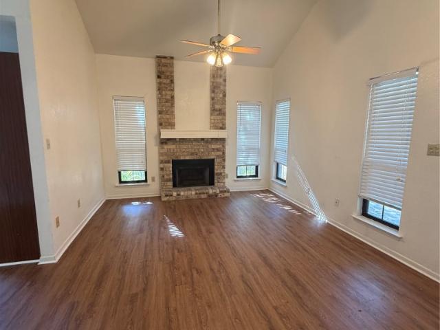 2 BR, 1 BA Apartment 728 West San Antonio Street, Lockhart, TX 78644