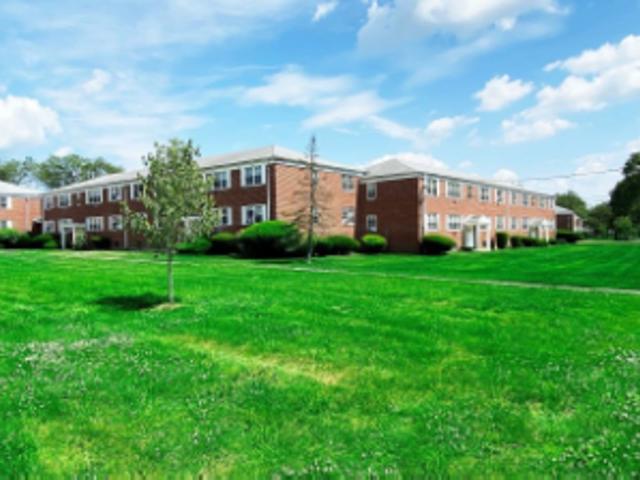 2 BR, 1 BA Apartment 72 Folly Brook Boulevard Unit #2 Unit 101 2, Wethersfield, CT 06109