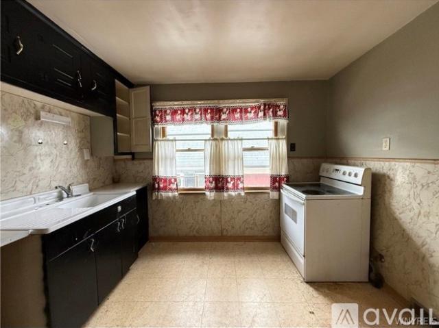 2 BR, 1 BA Apartment 733 Lasalle Ave, Unit 2, Buffalo, NY 14215