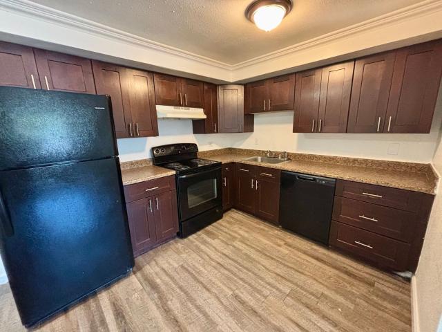 2 BR, 1 BA Apartment 7300 West 10th Avenue, Lakewood, CO 80214