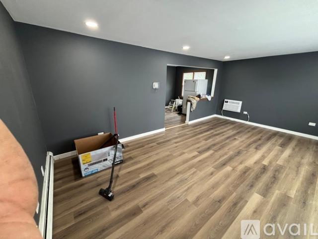 2 BR, 1 BA Apartment 7305 South Kedzie Avenue, Unit 3s, Chicago, IL 60629