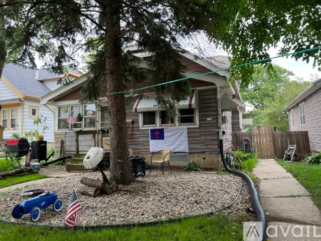 2 BR, 1 BA Apartment 734 S 91st St, Unit upper, West Allis, WI 53214