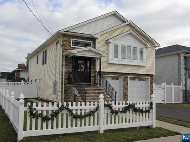 2 BR, 1 BA Apartment 7 Grant St, Elmwood Park, NJ 7407