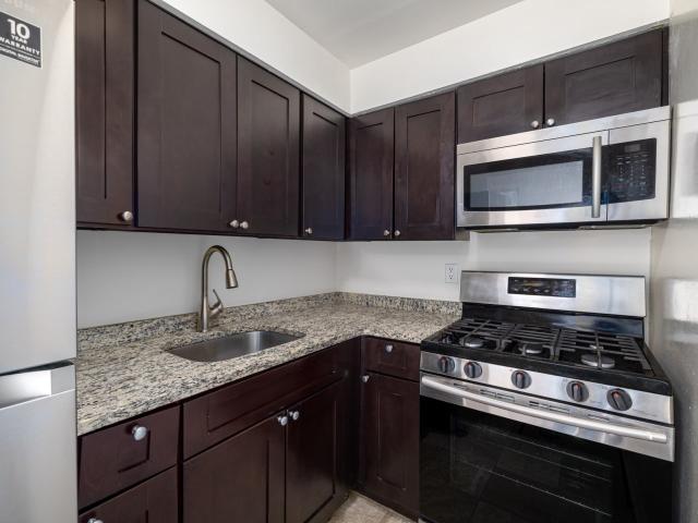 2 BR, 1 BA Apartment 7 S Lake Dr Unit B, Hackensack, NJ 07601