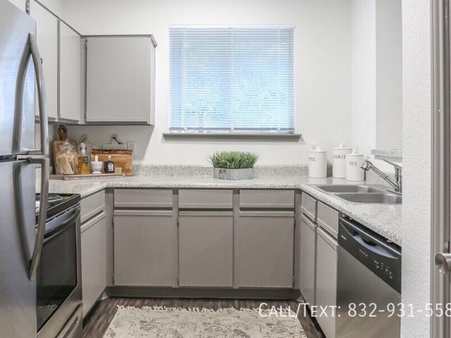 2 BR, 1 BA Apartment 8401 Almeda Rd, Houston, TX 77054