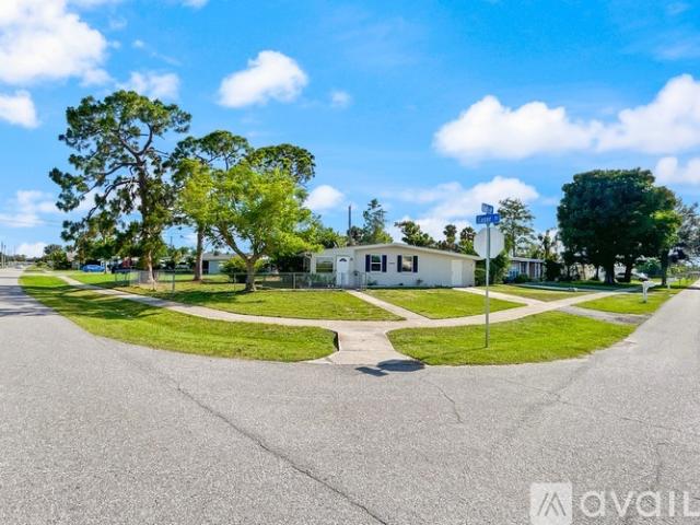 2 BR, 1 BA Apartment 8405 Aero Avenue, Unit 2, North Port, FL 34287