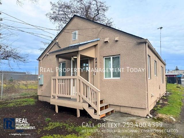 2 BR, 1 BA Apartment 8420 1/2 South Tacoma Way, Lakewood, WA 98499