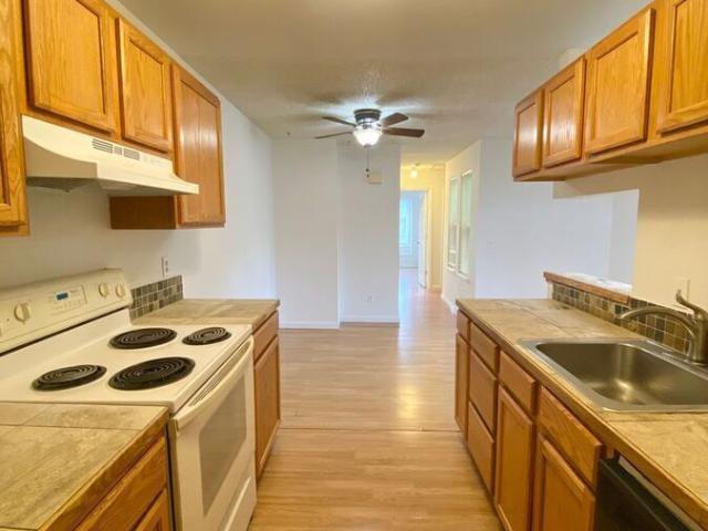 2 BR, 1 BA Apartment 842 S Uravan Court, Aurora, CO 80017