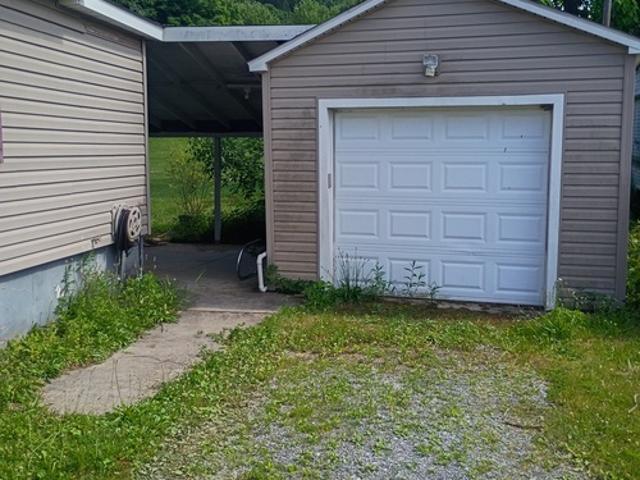 2 BR, 1 BA Apartment 847 Johnstown Rd, East Freedom, PA 16637