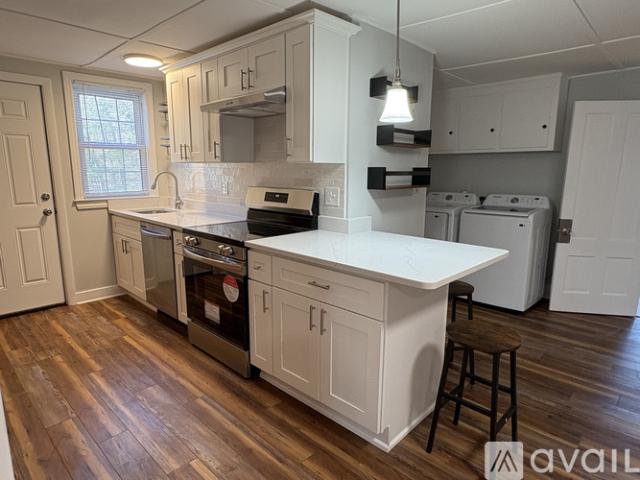 2 BR, 1 BA Apartment 84 Quinapoxet St, Unit 3, Holden, MA 01522
