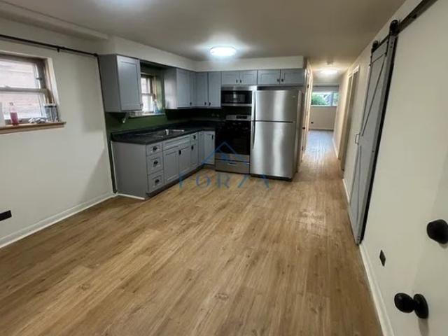 2 BR, 1 BA Apartment 8536 W Berwyn Ave, Chicago, IL 60656