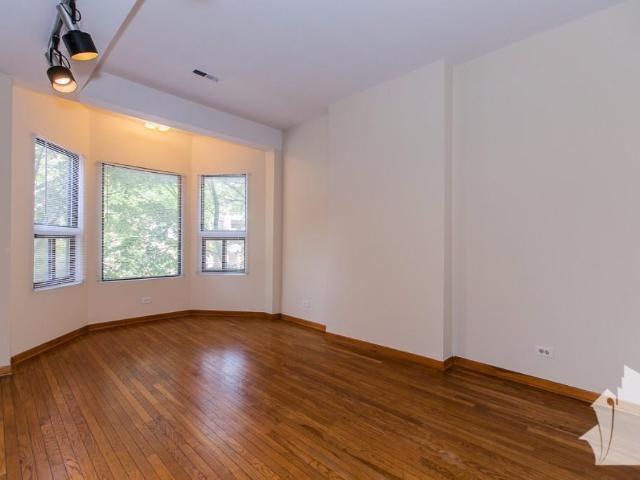 2 BR, 1 BA Apartment 877 West Lill Avenue, Chicago, IL 60614