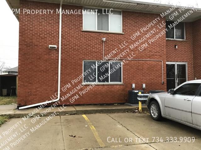 2 BR, 1 BA Apartment 875 Raupp Pl Apt 2, Lincoln Park, MI 48146