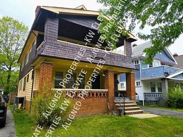 2 BR, 1 BA Apartment 886 Helmsdale Rd, Cleveland Heights, OH 44112