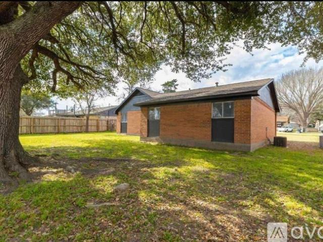 2 BR, 1 BA Apartment 889 Lake St, Unit 890A, Somerville, TX 77879