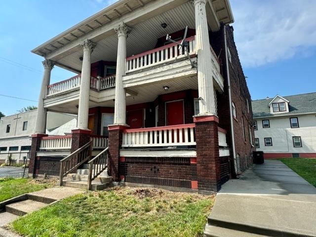 2 BR, 1 BA Apartment 8901 Saint Clair Ave Apt 2, Cleveland, OH 44108