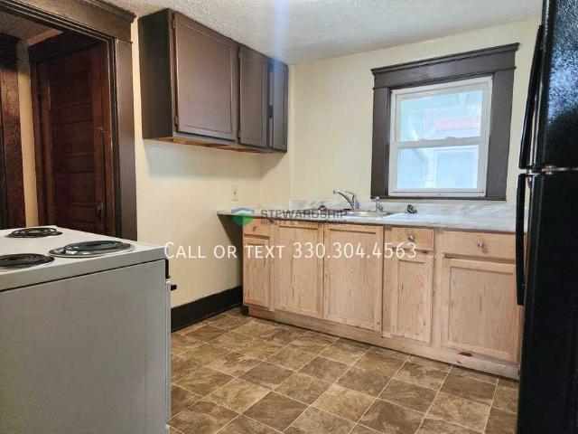 2 BR, 1 BA Apartment 897 Avon St, Akron, OH 44310