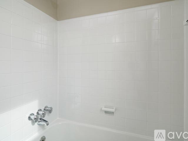 2 BR, 1 BA Apartment 801 Eaton Road, Unit 2, Drexel Hill, PA 19026