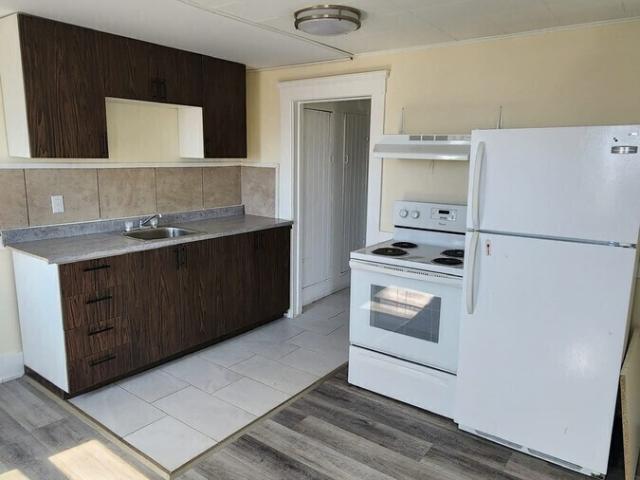 2 BR, 1 BA Apartment 807 Wellington Avenue, Windsor, ON N9A 5J7