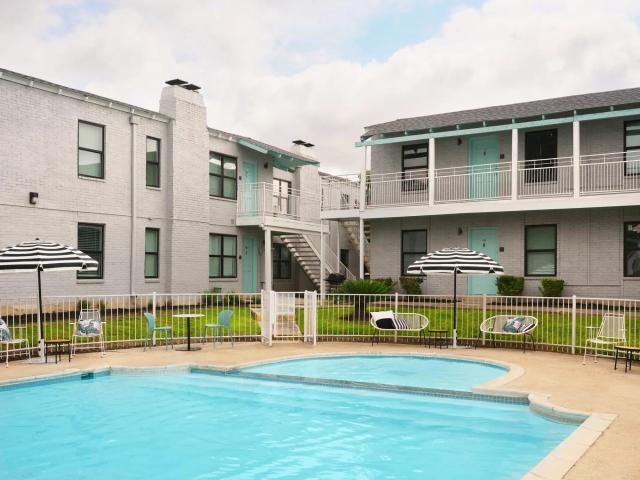 2 BR, 1 BA Apartment 8051 Broadway St Unit 1 438, San Antonio, TX 78209
