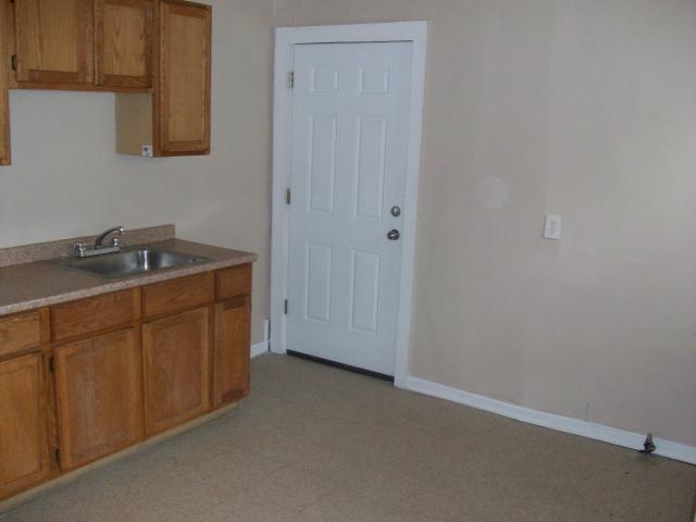 2 BR, 1 BA Apartment 8057 South Marshfield Avenue Unit 8059 3, Chicago, IL 60620